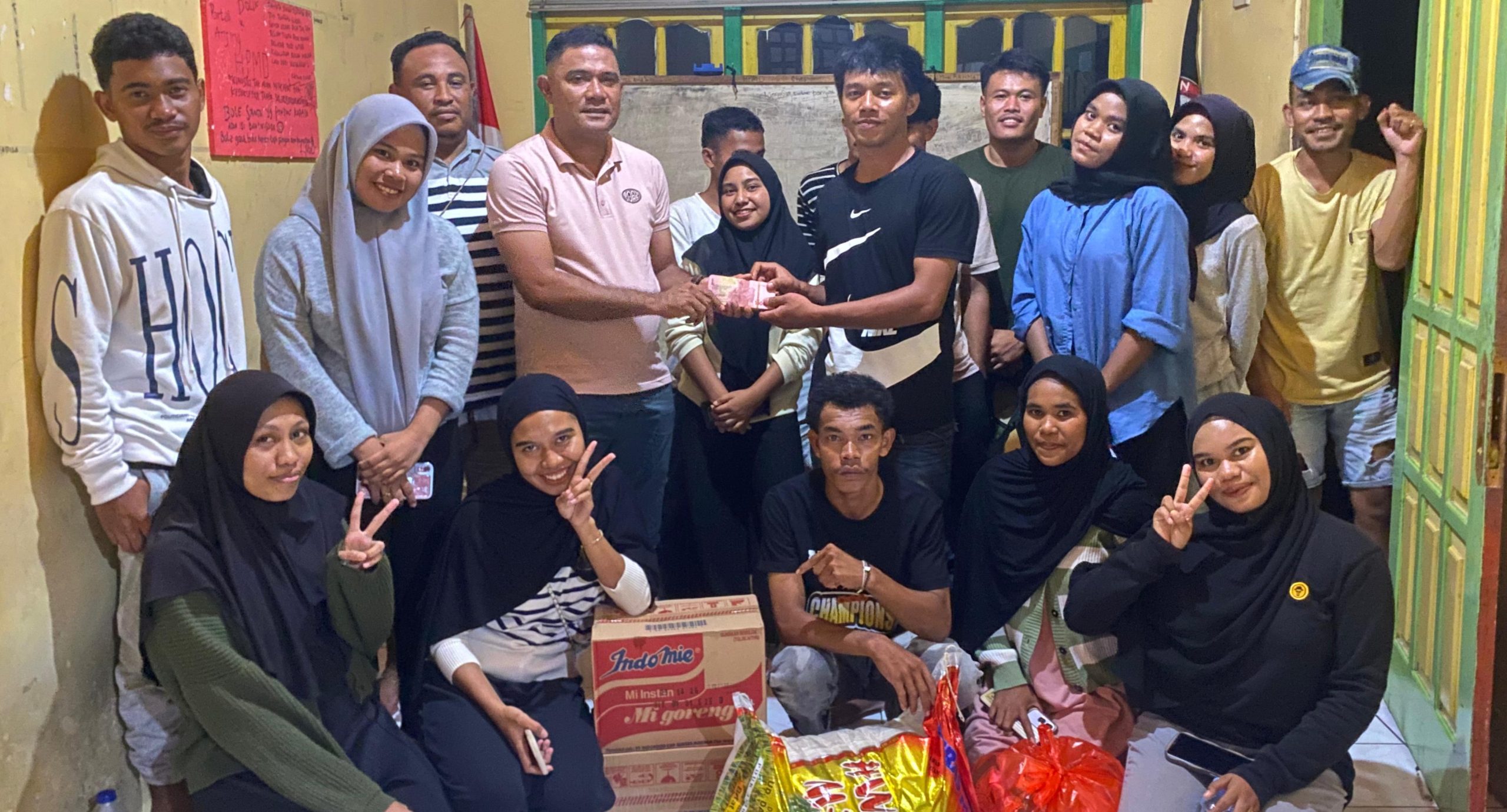Pemerintah Desa Dolik Serahkan Dana Rp20 Juta untuk Sekretariat ...